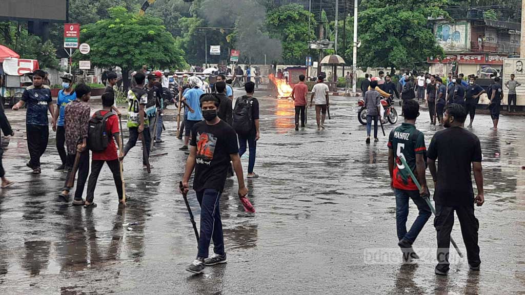 Police boxes torched in Rajshahi, 2 injured
