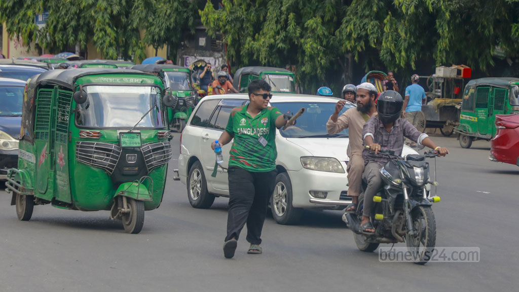 Students step up to bring order to the streets