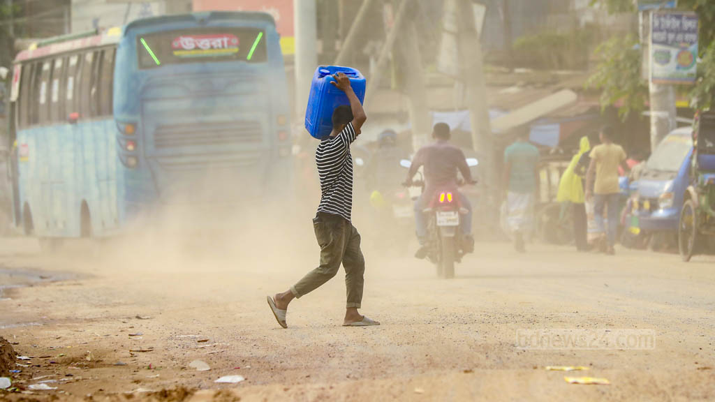 Choking dust on Ashulia Road