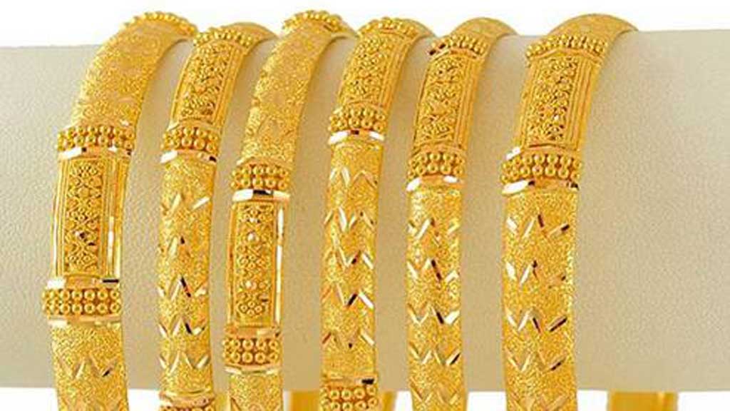 ৮টি স্বর্ণের বালা ‘ছিনতাই’, হাতেনাতে সহযোগীসহ এসআই আটক