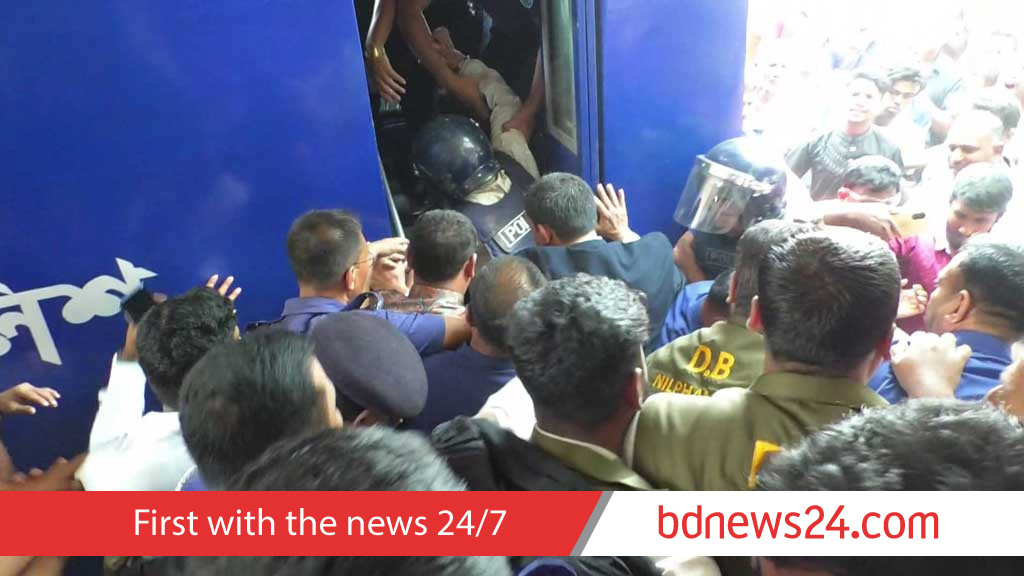 নীলফামারী আদালত চত্বরে সাবেক সংসদ সদস্যকে ‘কিলঘুষি মারার’ চেষ্টা