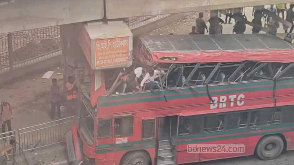 BRTC bus crashes into pillar at Farmgate