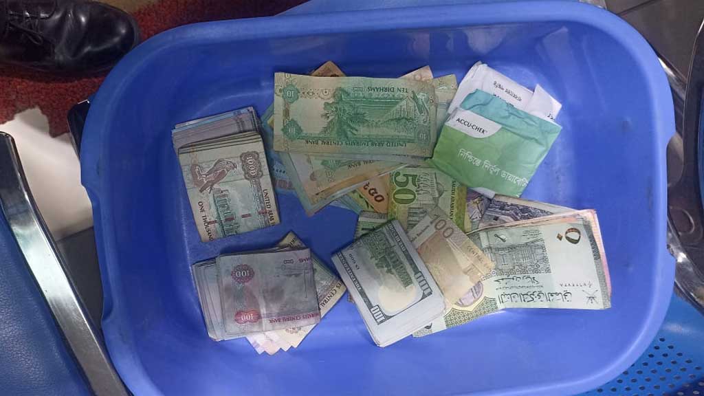 Tk 2.2m in foreign notes seized from passenger at Ctg airport