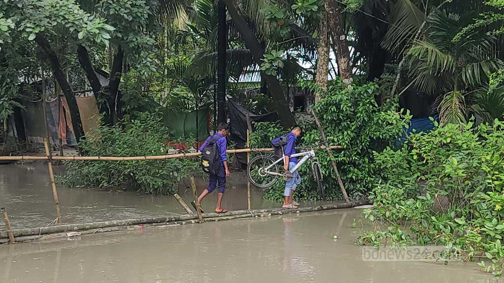20,000 stranded as tidal flood washes away key roads in Lakshmipu