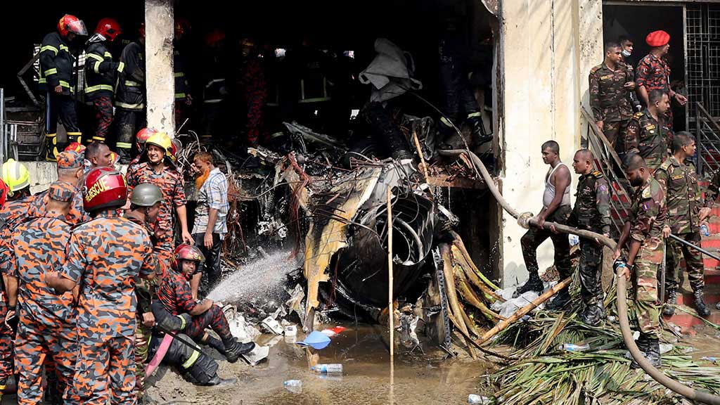 বিমান বাহিনীর যুদ্ধবিমান বিধ্বস্ত