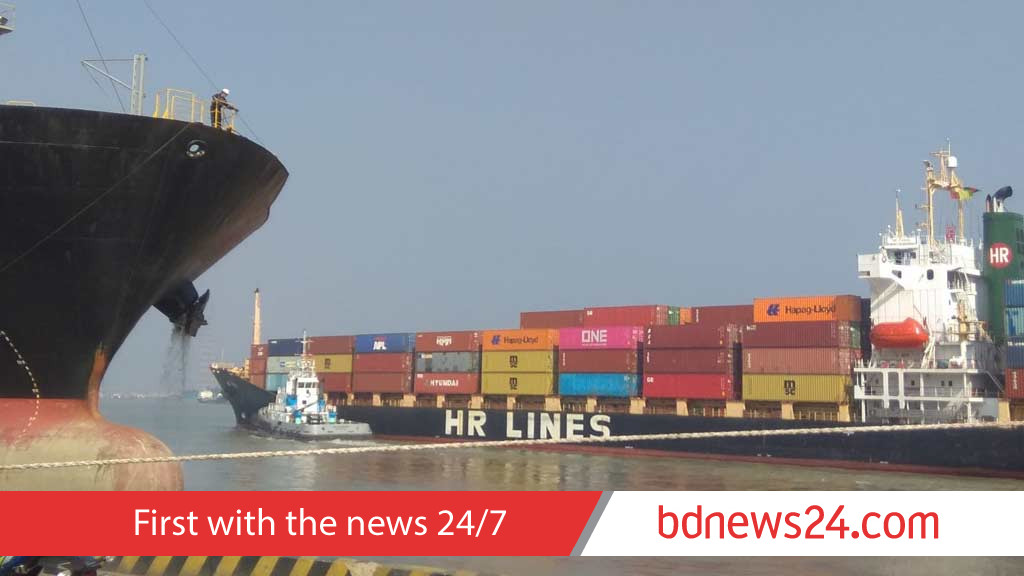চট্টগ্রামে তেলের ট্যাংকারে কন্টেইনারবাহী জাহাজের ধাক্কা