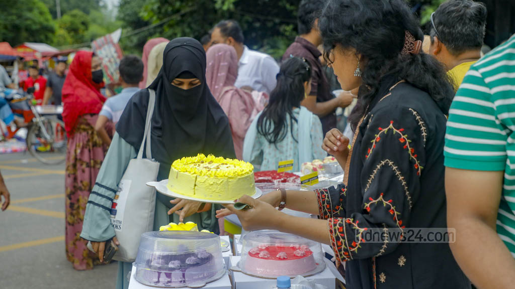 Mobile cake shops at Agargaon