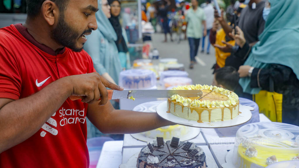 Mobile cake shops at Agargaon