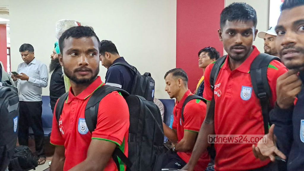 National football team returning home from Nepal
