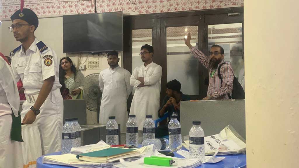 Backlash as Shadik Kayem enters vote counting room