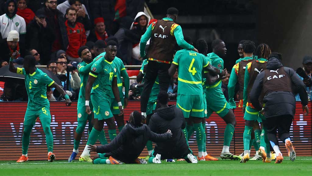 ক্ষোভে মাঠ ছাড়ার পর ফিরে এসে চ্যাম্পিয়ন সেনেগাল