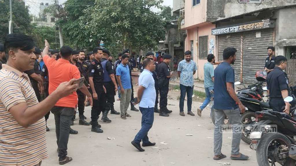 RAB men attacked in Narayanganj