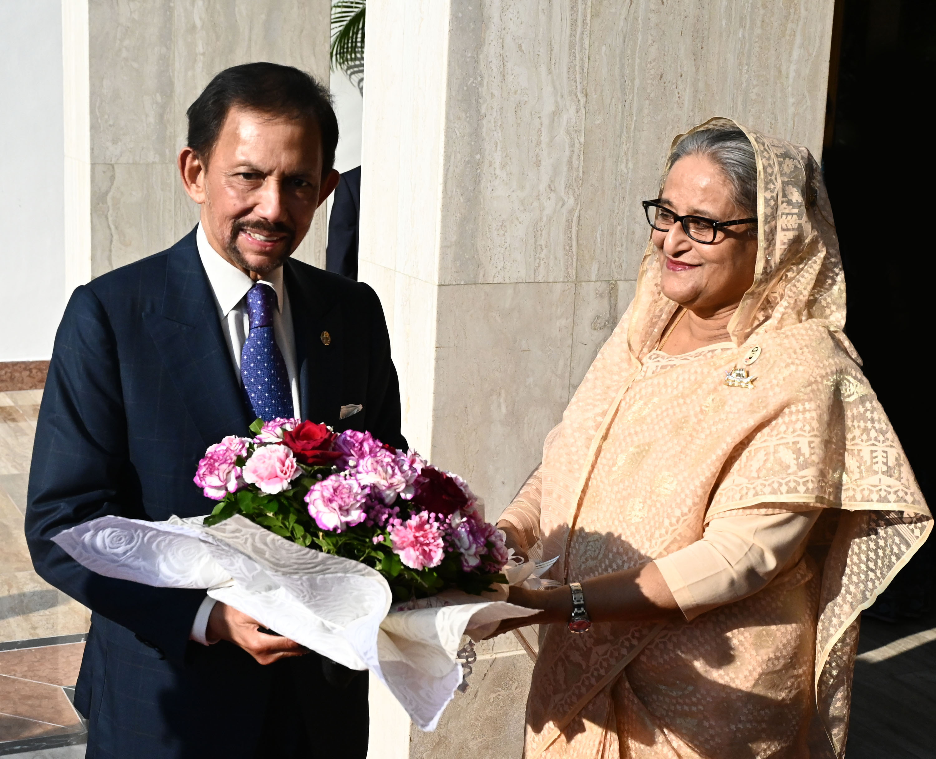 Brunei's Sultan Bolkiah flies home after 3-day visit to Bangladesh