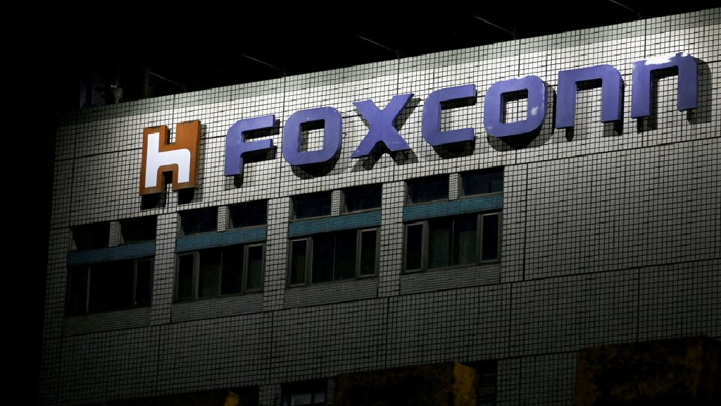 More than 20,000 new hires have left Apple supplier Foxconn's Zhengzhou plant in China