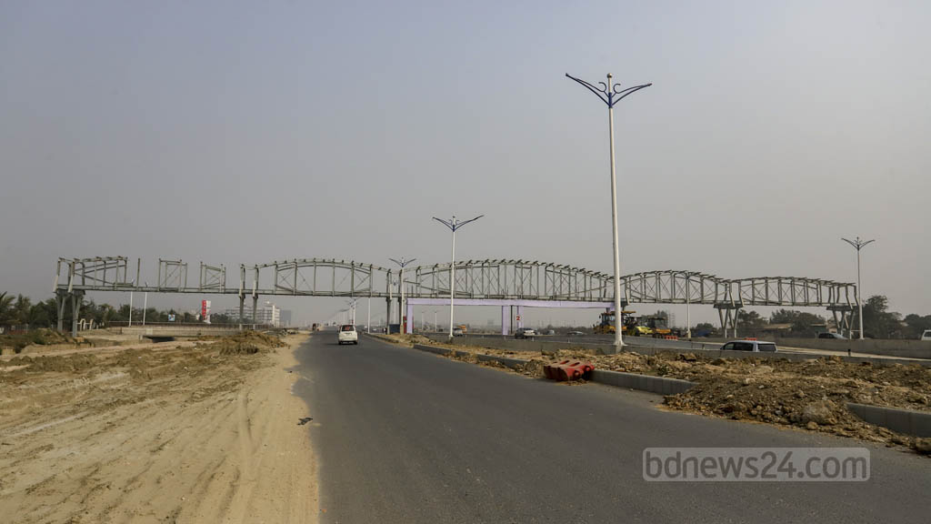 300 feet wide expressway