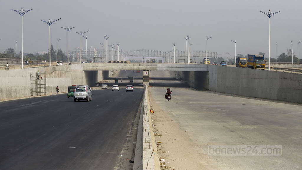 300 feet wide expressway