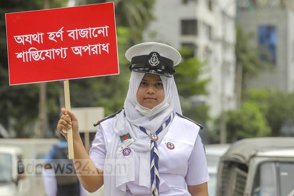 Loud vehicle horns: ‘noise torture’ worsens Dhaka traffic