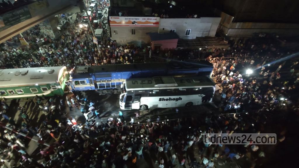 Rail services resume hours after collision between bus, train in Dhaka ...