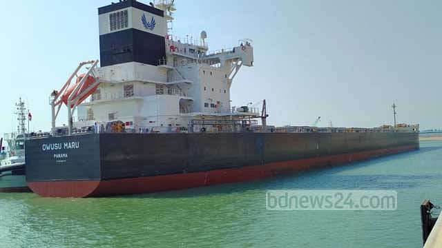 Ship from Indonesia becomes largest to dock at Bangladesh port