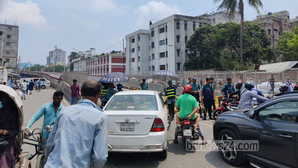 Hanif flyover off-limits to traffic after Bangabazar blaze