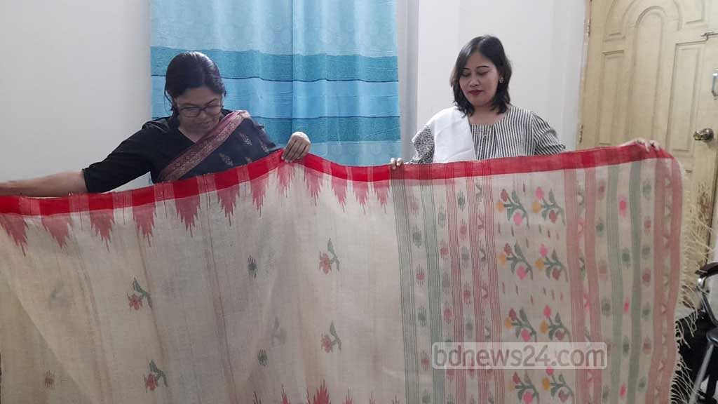 Monipuri weaver discovers technology to make Saree from banana plant barks