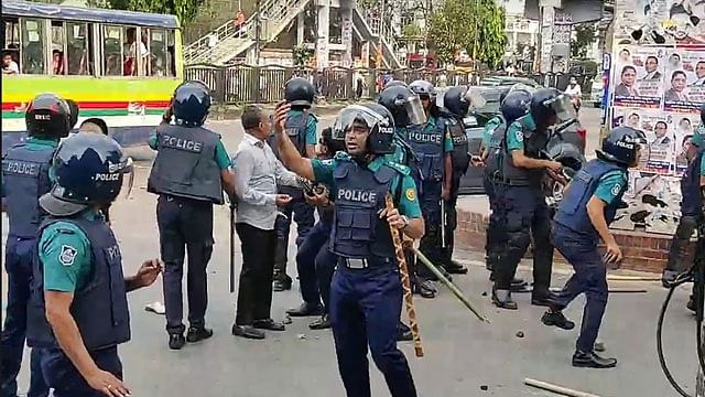 BNP activists clash with police in Dhaka after anti-government protest ...