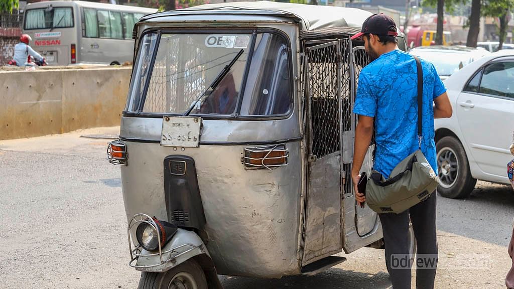 Unauthorised autorickshaws operate unhindered in Dhaka. Problems are ...