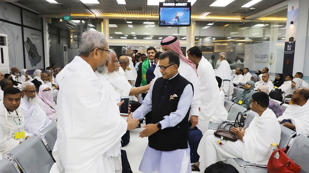 First flight carrying 415 Hajj pilgrims takes off for Saudi Arabia