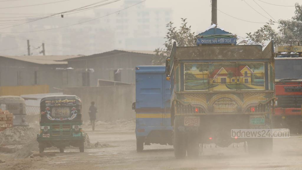 Winter smog blankets South Asian capitals of Dhaka, New Delhi