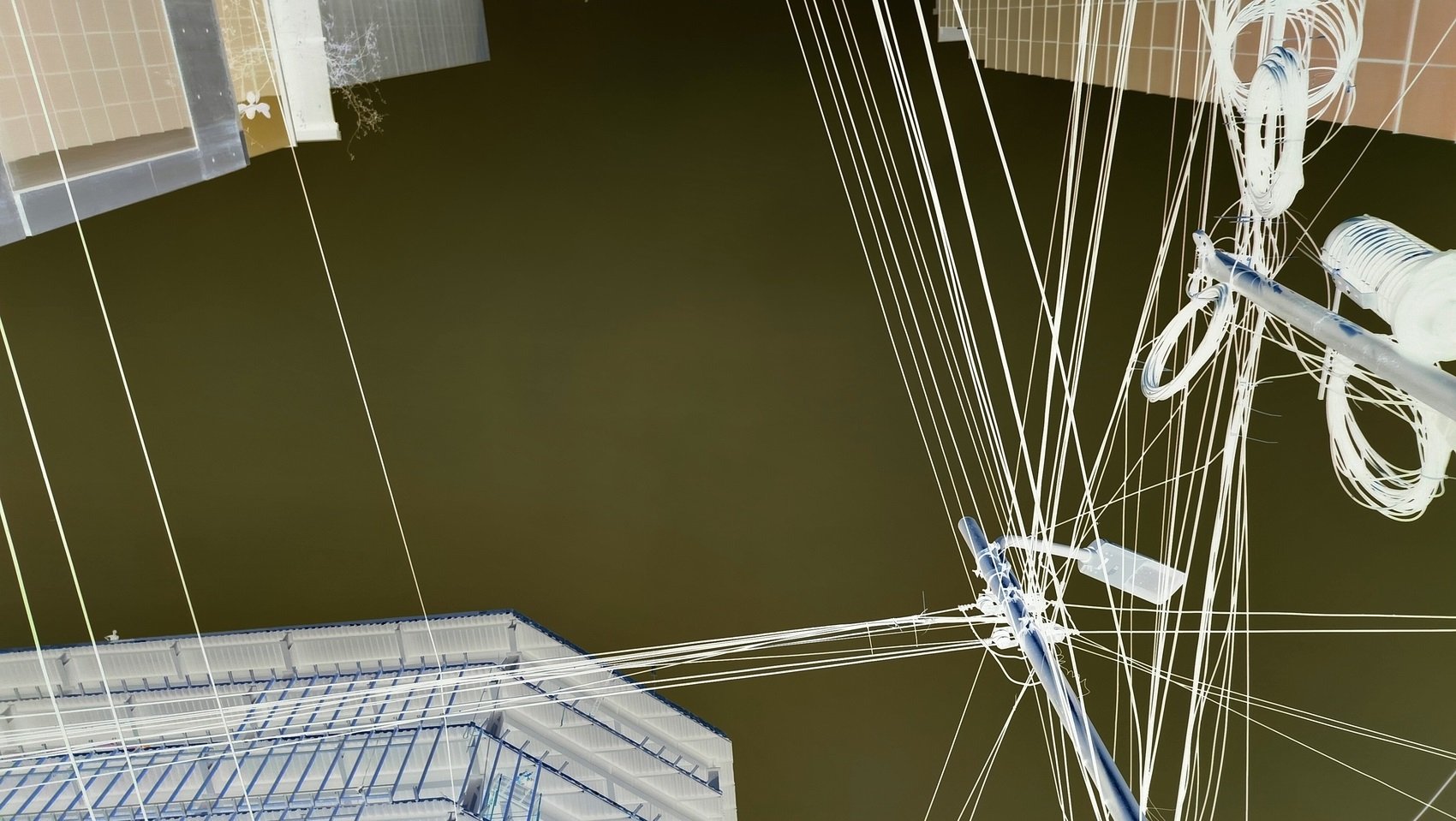 Falling bricks strike pedestrians at Bangladesh construction sites ...