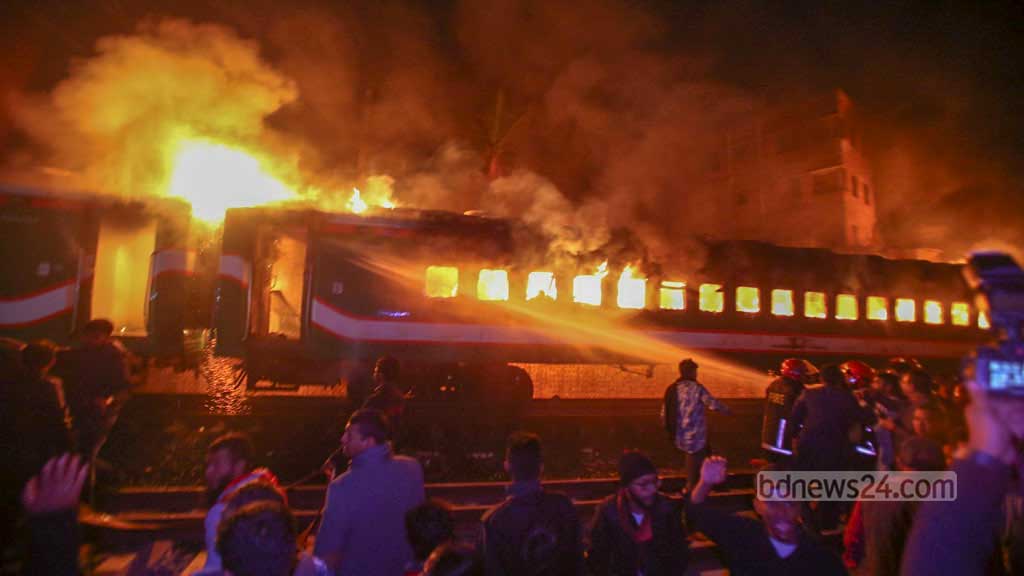 8 victims of Benapole Express fire in critical condition