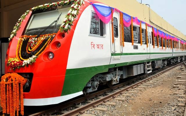 PM inaugurates Dhaka-Narayanganj DEMU train