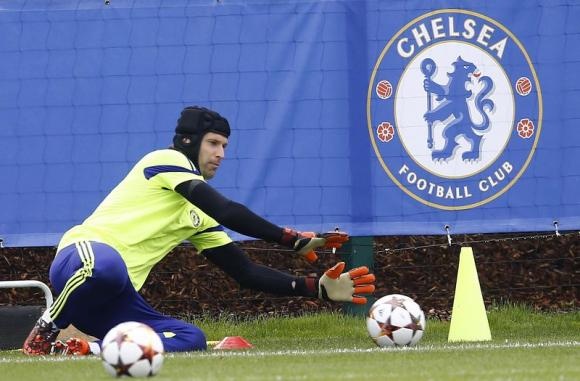 Unhappy goalkeeper Cech eyes Chelsea exit