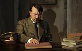 Man rips head from Hitler wax figure in Berlin