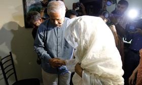 Yunus visits Humayun's mother