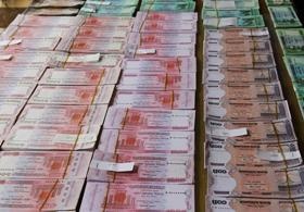Three arrested with fake notes