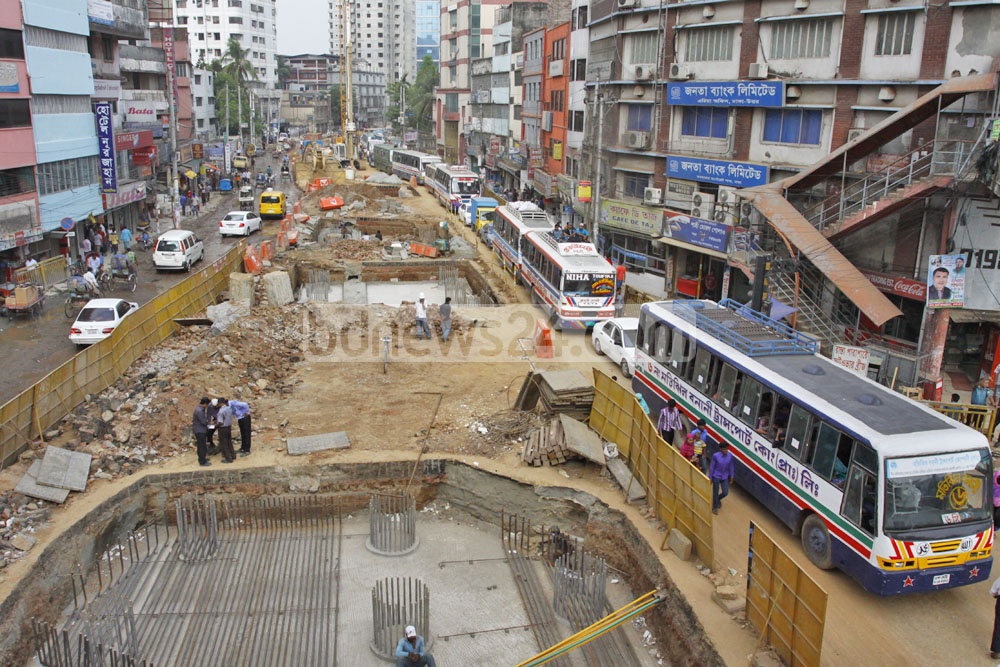 Obaidul Quader gives 15 days to repair Moghbazar intersection roads