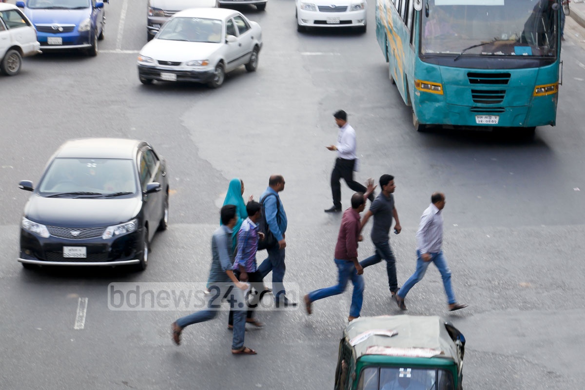 Mobile Courts Fining Pedestrian Violators In Dhaka