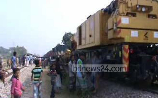 Train mishaps in Narsingdi, Comilla snap Dhaka's rail links with Chittagong, Sylhet