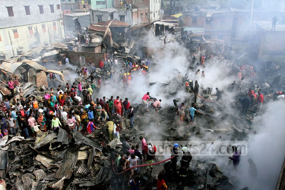 Four-year old dies in Dhaka slum fire