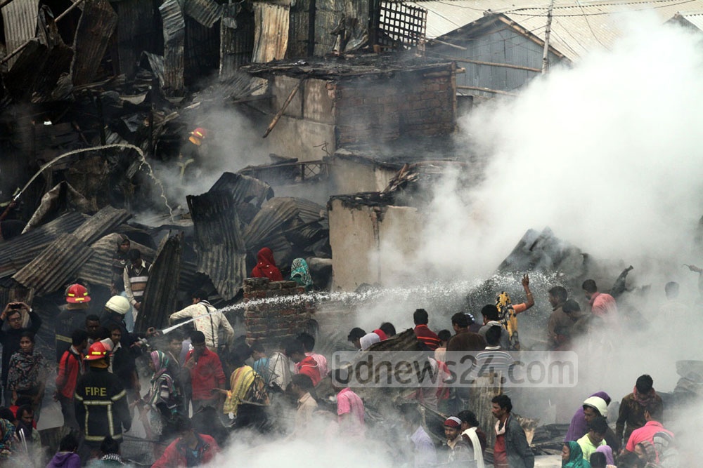 Four-year old dies in Dhaka slum fire