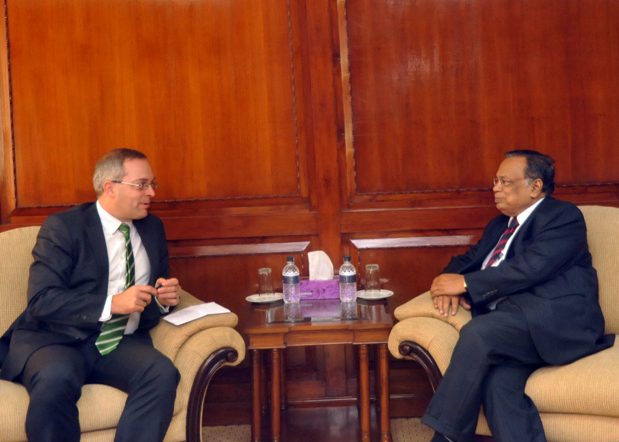 Swedish envoy pitches for peace