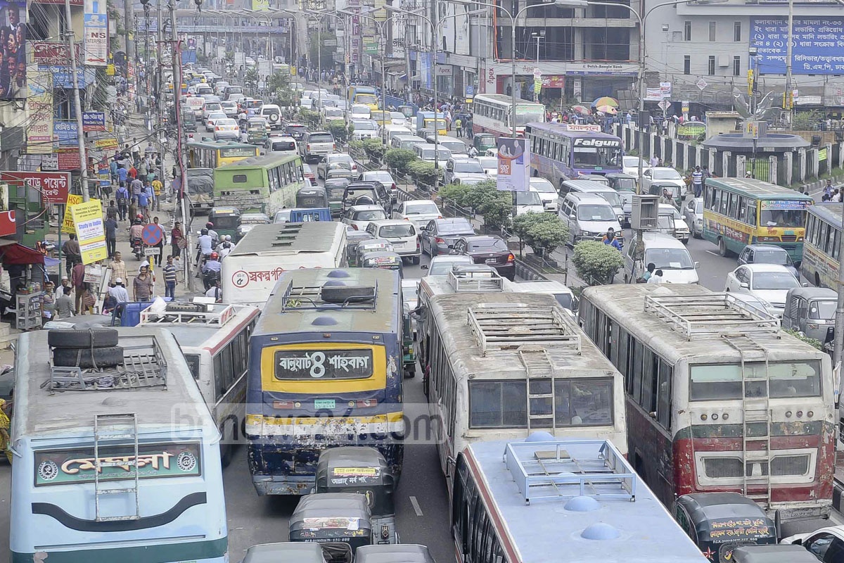 VIP movement gridlocks traffic, causes commute chaos in Dhaka