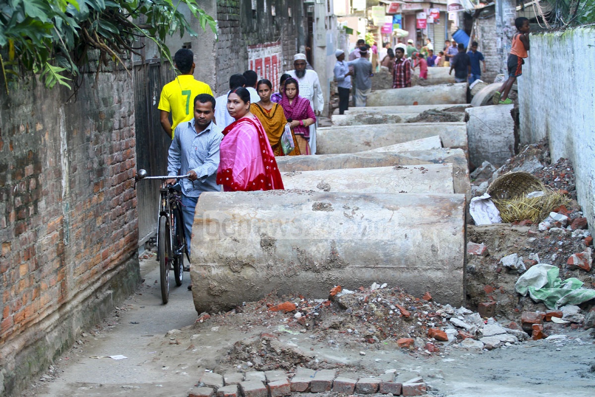 Indira Road residents suffer as authorities dig open main road