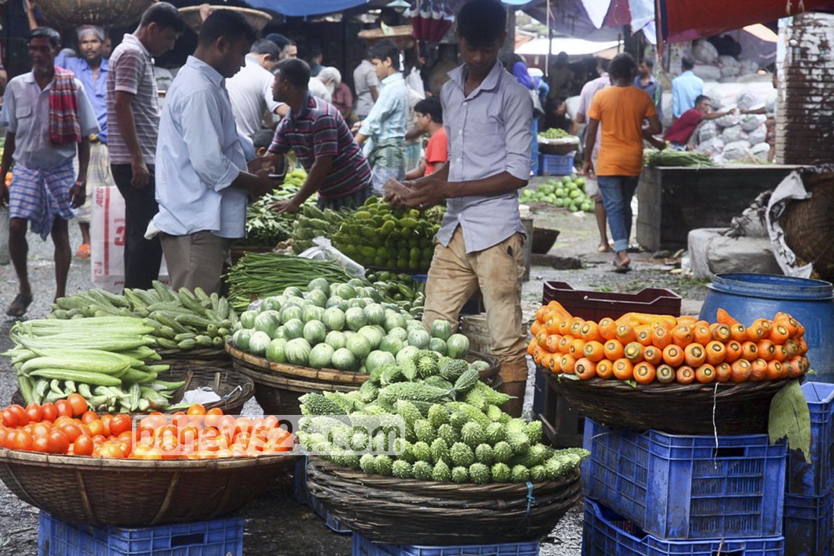Vegetable prices up in Chittagong due to tropical cyclone ‘Komen’