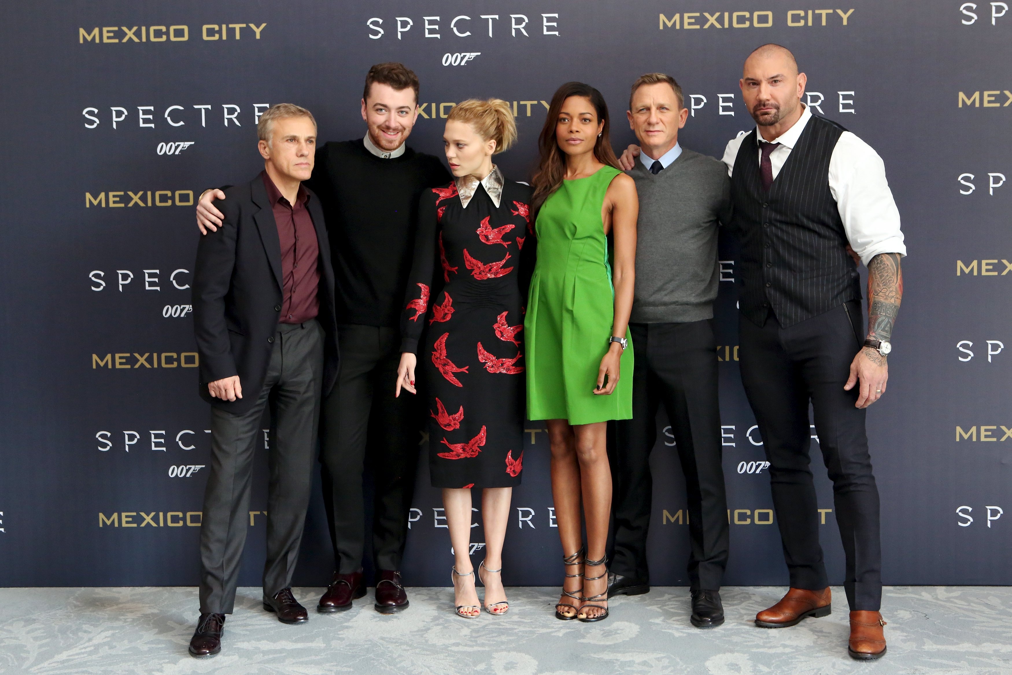 'Spectre' tops 'The Peanuts Movie' with $73 million