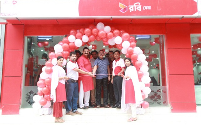 Robi opens two new centres in Chittagong to service customers