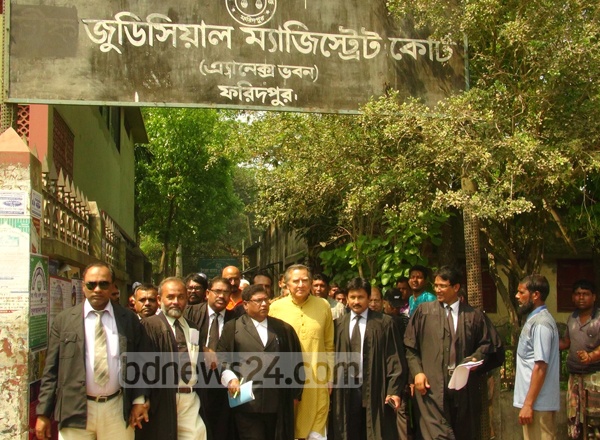 Daily Star Editor Mahfuz Anam gets bail in Faridpur defamation suit