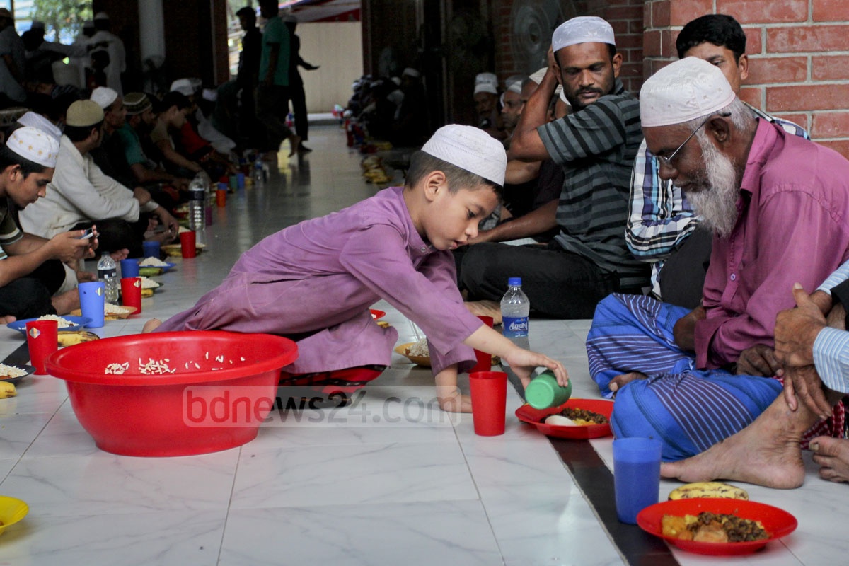 Iftar at Gausul Azam mosque