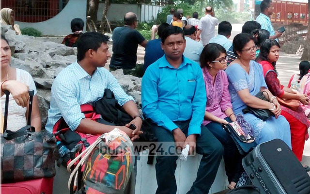 Thousands stranded at Benapole after Eid holidays